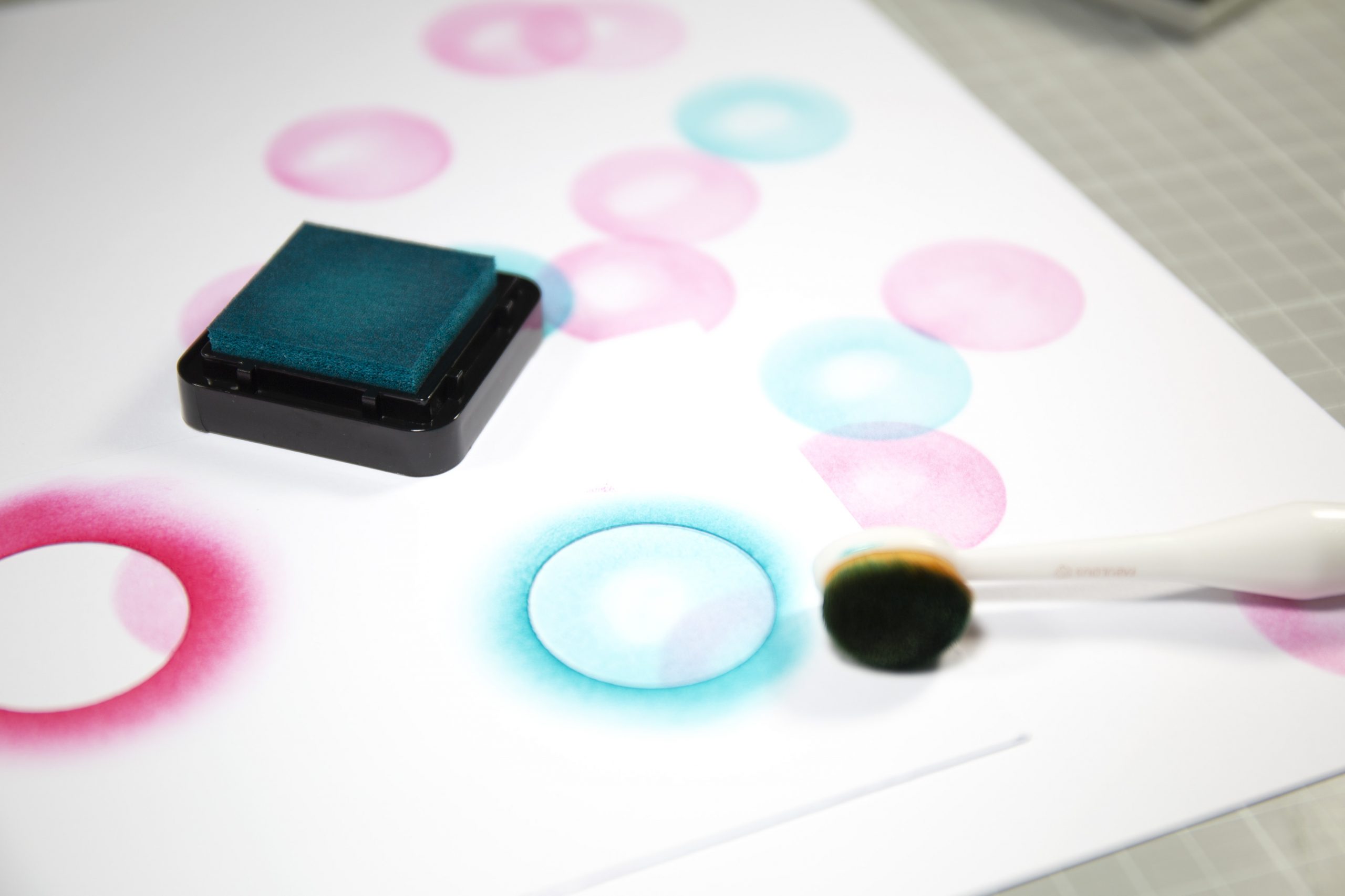 Karten mit DIY-Hintergrund – kreativsüchtig.de